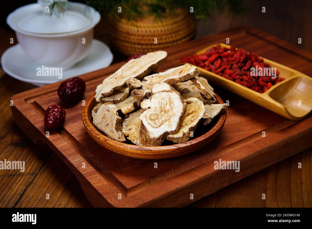 Chinese herbal medicine atractylodes Stock Photo - Alamy