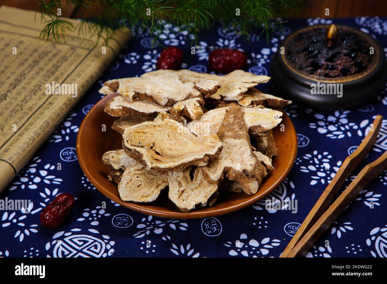 Chinese herbal medicine atractylodes Stock Photo - Alamy