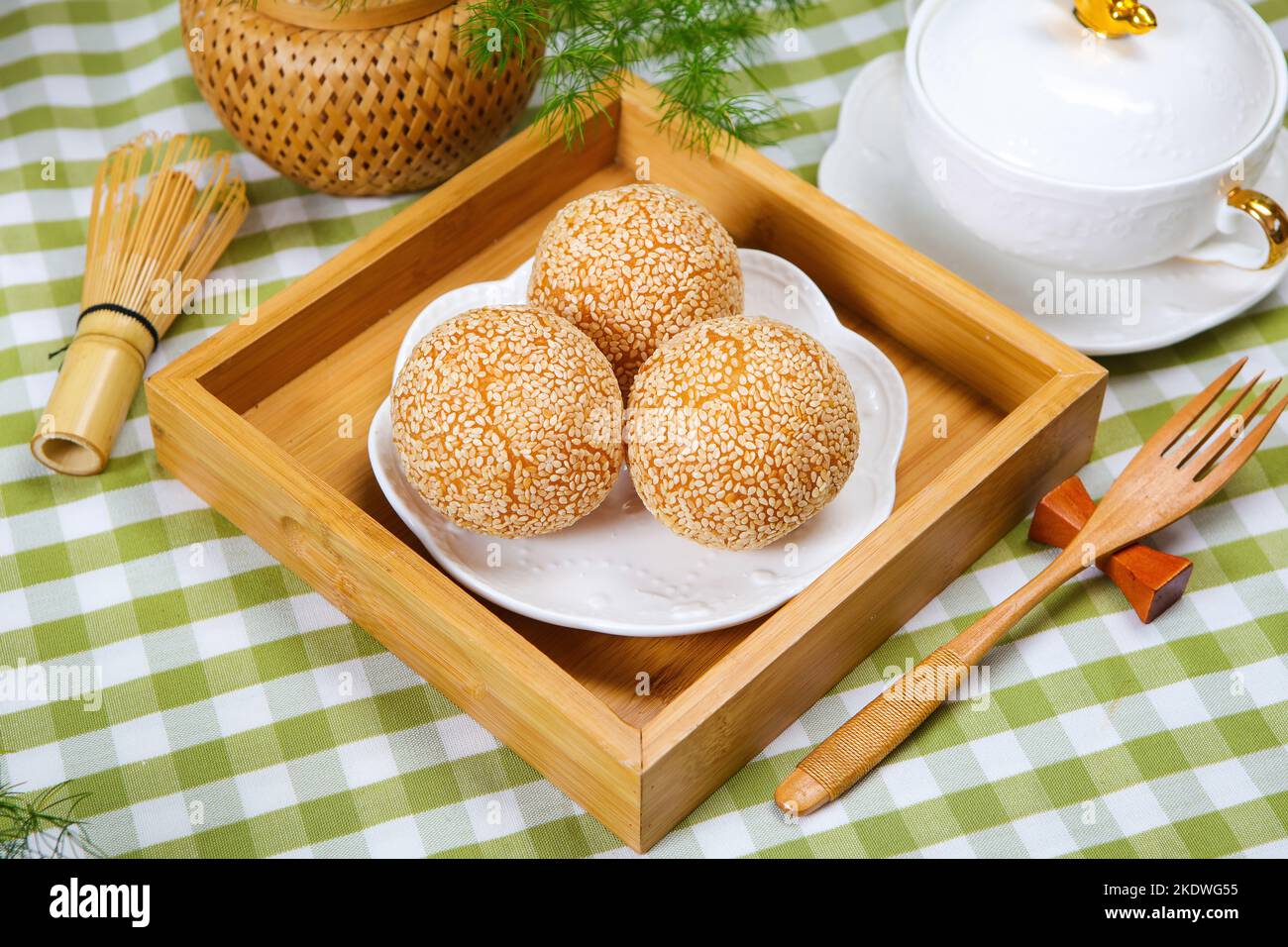 Sesame seed balls chinese hi-res stock photography and images - Alamy