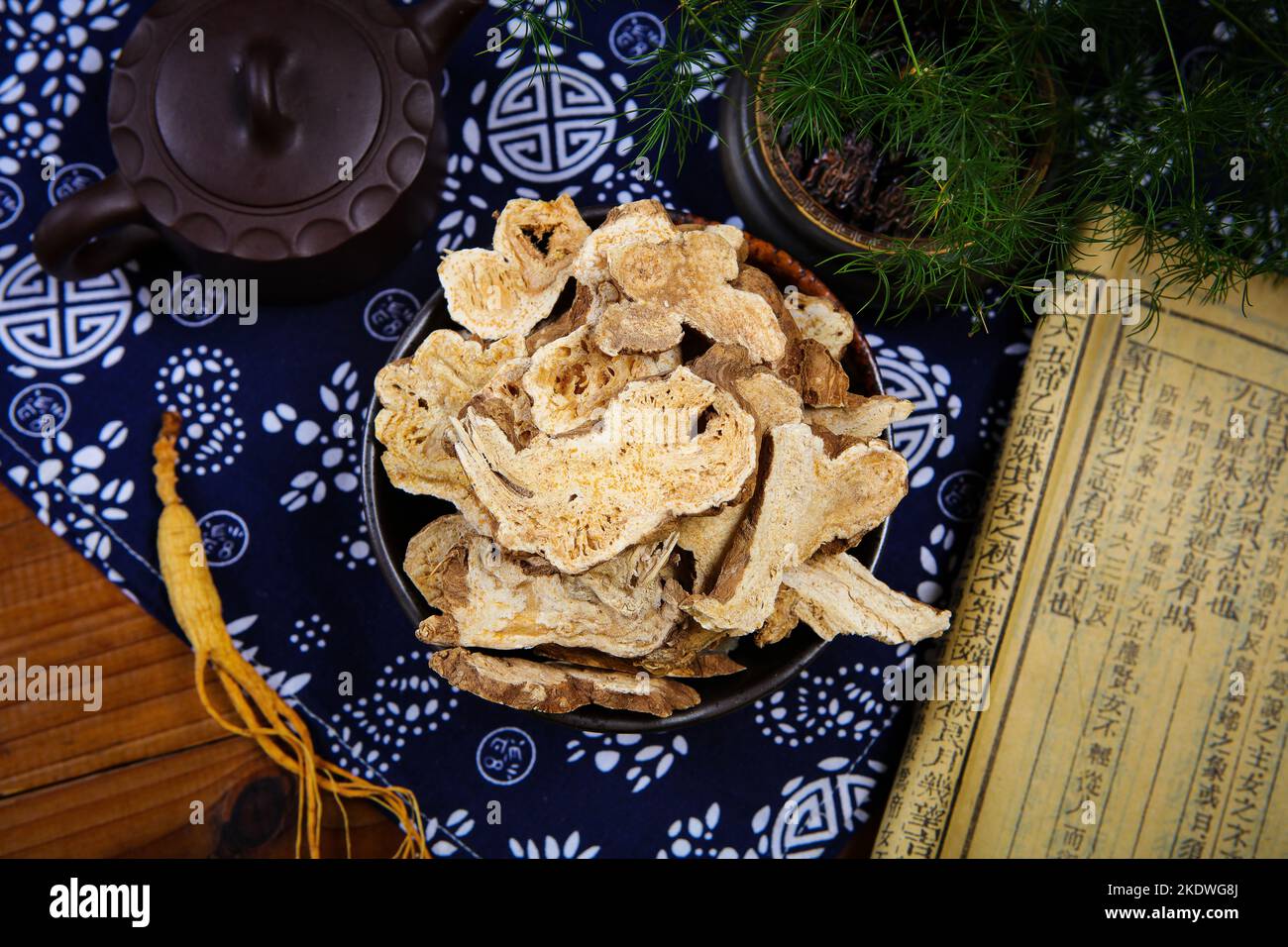 Chinese herbal medicine atractylodes Stock Photo - Alamy