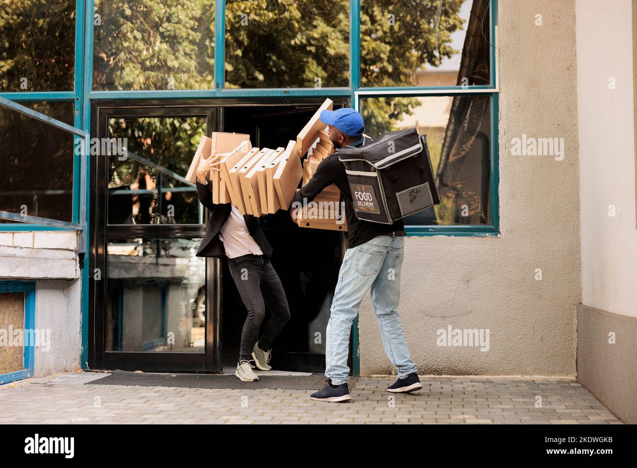 Deliveryman dropping pizza boxes hi-res stock photography and images ...