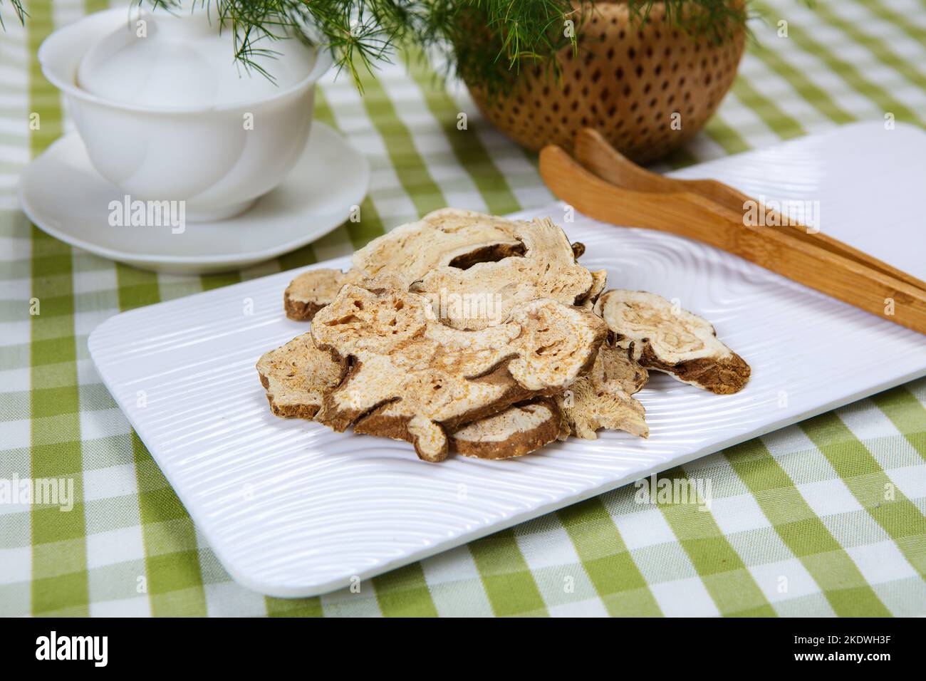 Chinese herbal medicine atractylodes Stock Photo - Alamy