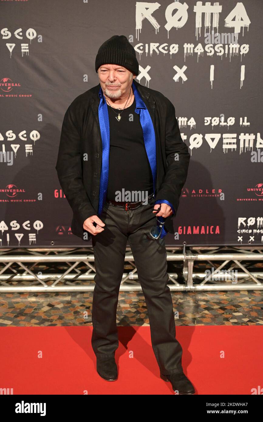 Vasco live roma circo massimo 2022 hi-res stock photography and images ...