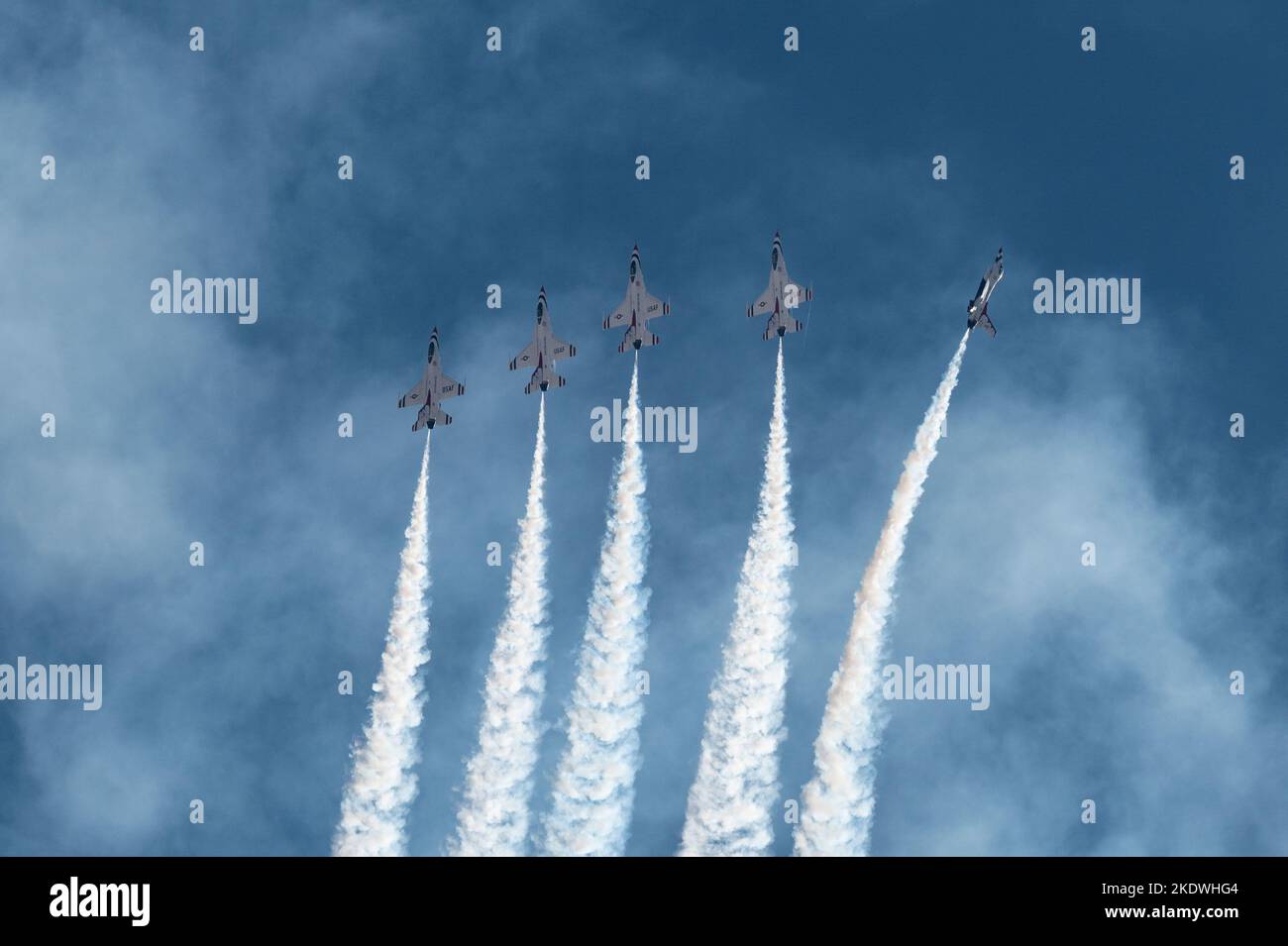 Five F-16 Fighting Falcon fighter jets assigned to the U.S. Air Force ...