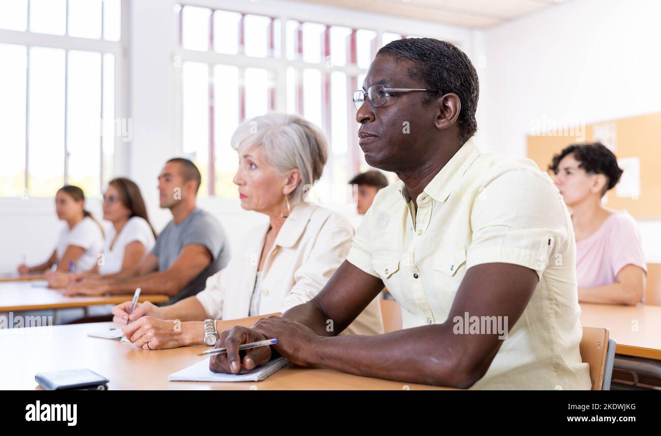 French writing in textbook hi-res stock photography and images - Alamy