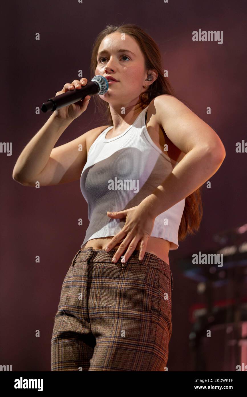 Edinburgh, Scotland 8th November 2022. Sigrid plays at a packed Usher ...