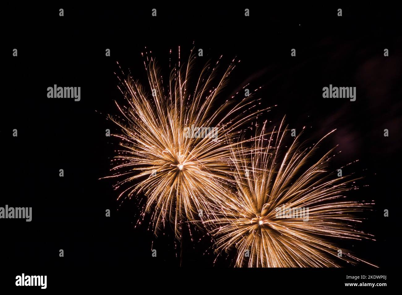 Golden fireworks display hi-res stock photography and images - Alamy