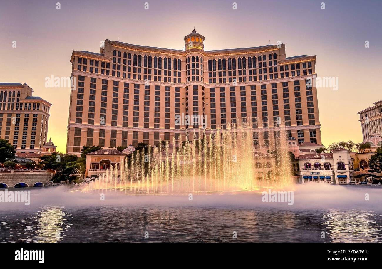 Bellagio Fountains Show at Sunset in front of the Bellagio Hotel & Casino Stock Photo - Alamy
