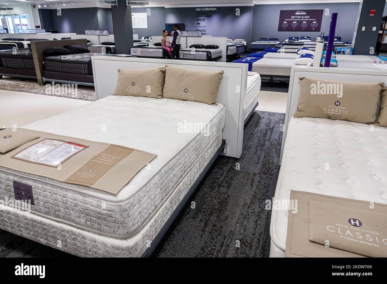 Africans shopping mall hi-res stock photography and images - Alamy