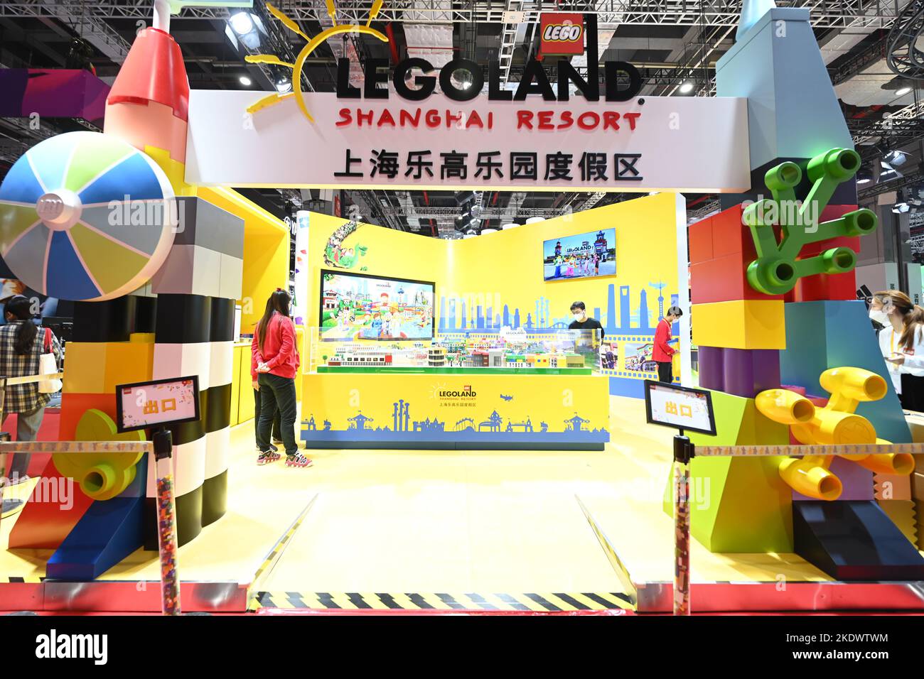 The design model of Shanghai LEGOLAND consisting of nearly 100,000 LEGO ...