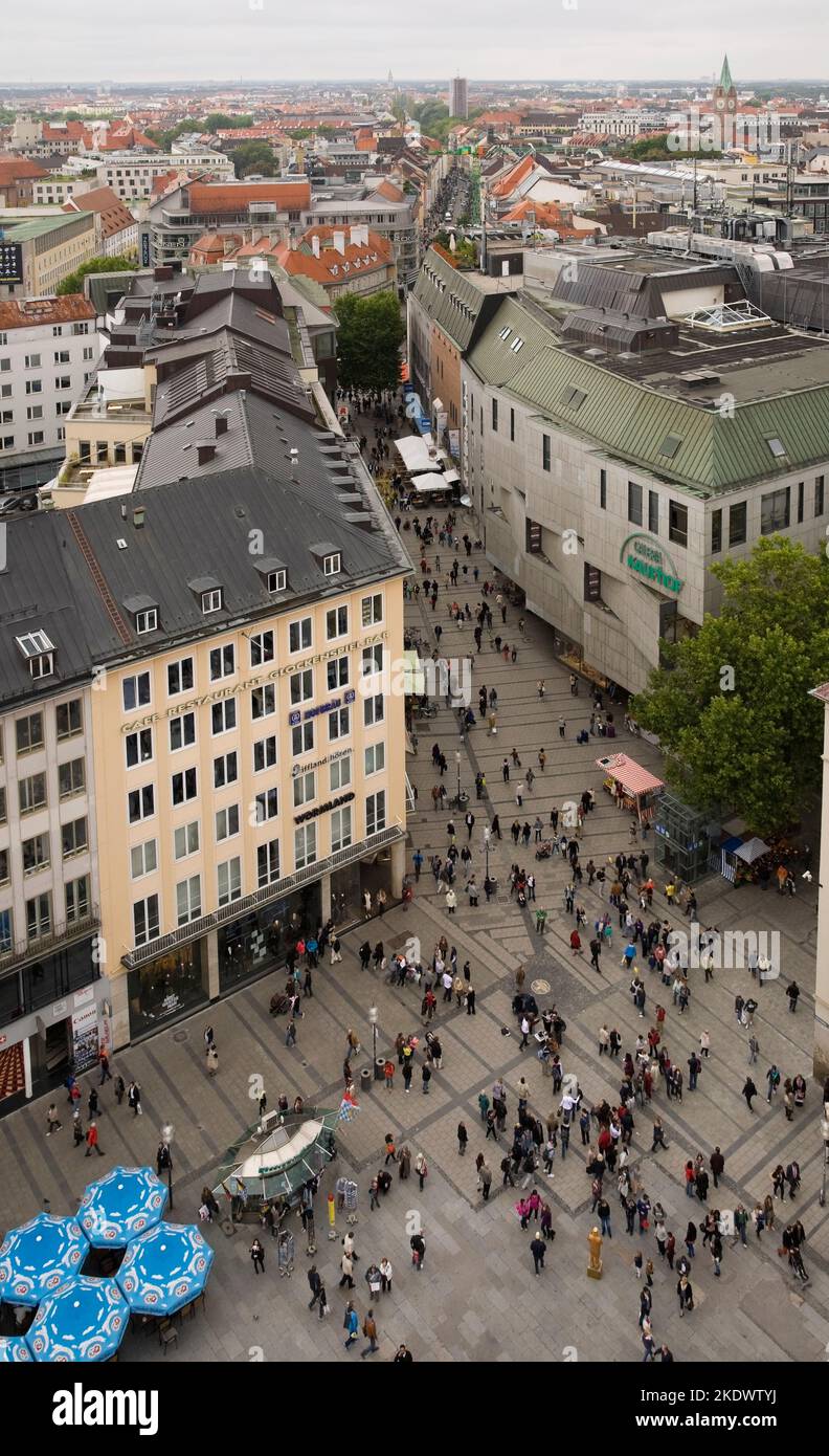 Women shopping munich marienplatz hi-res stock photography and images ...