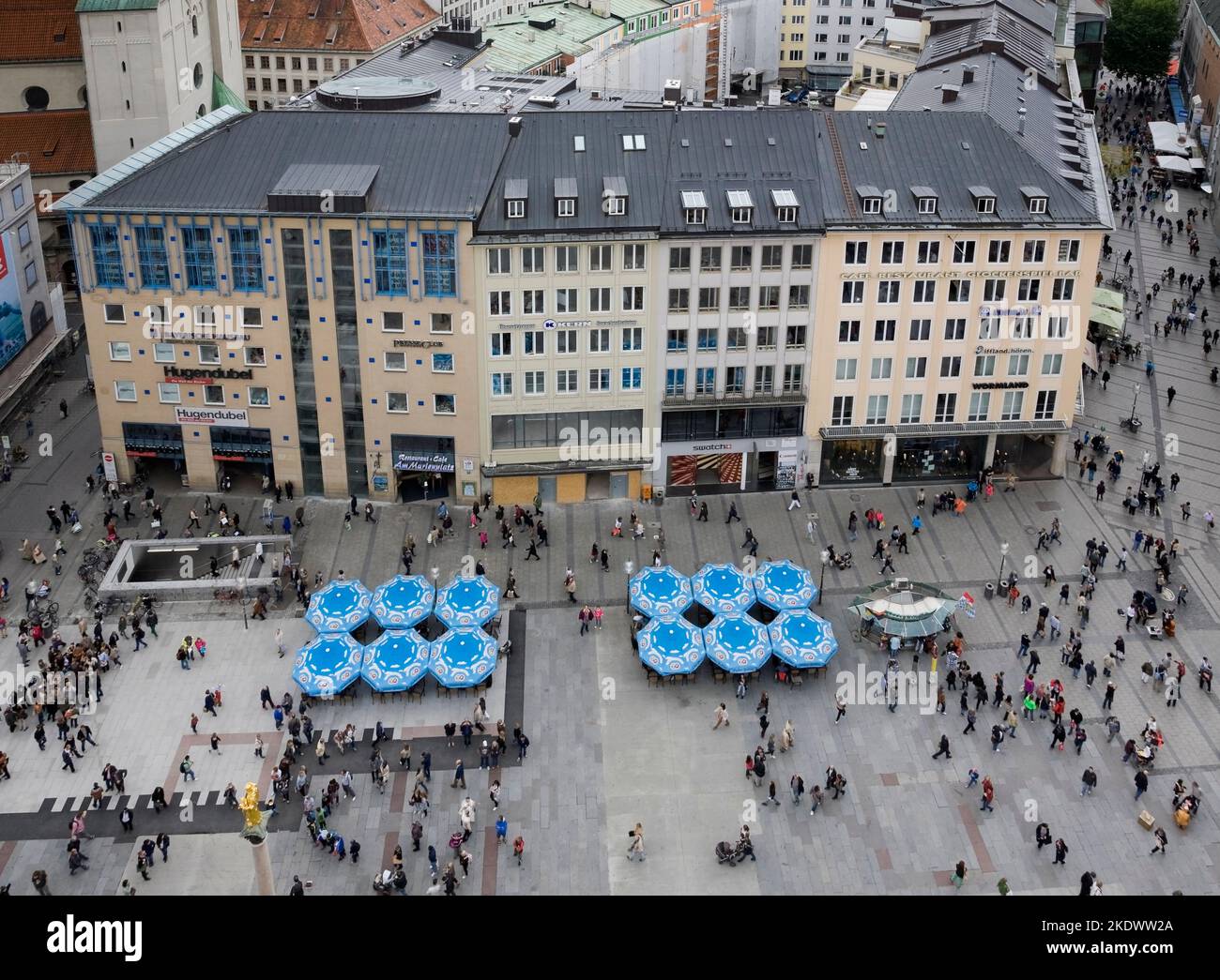 Women shopping munich marienplatz hi-res stock photography and images ...