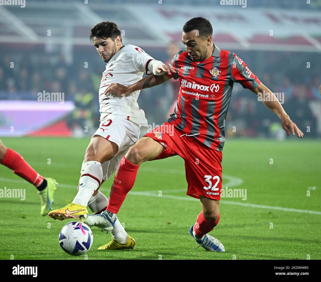 Cremona, Italy. 8th Nov, 2022. AC Milan's Brahim Diaz (L) vies with ...