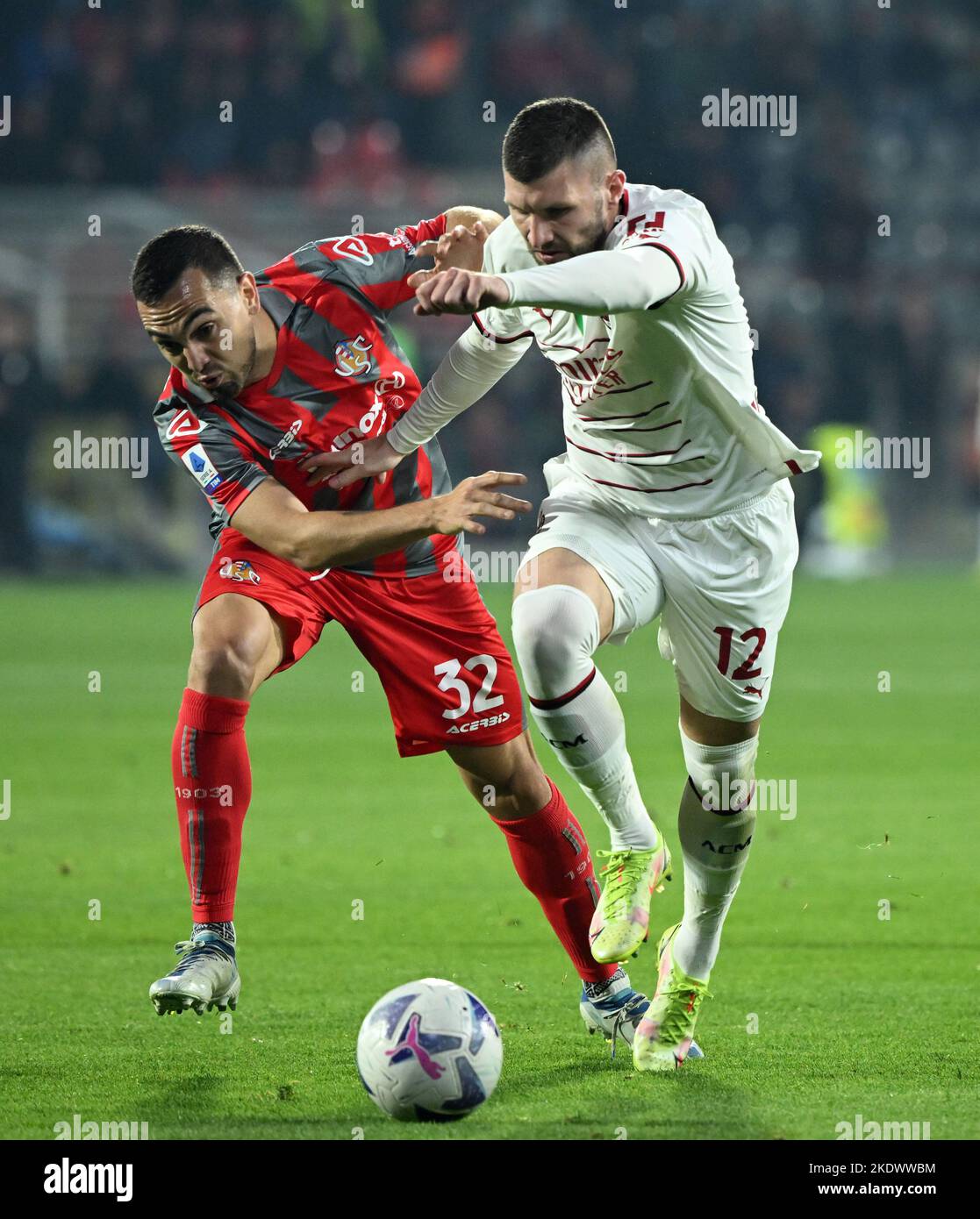 Cremona, Italy. 8th Nov, 2022. AC Milan's Ante Rebic (R) vies with ...