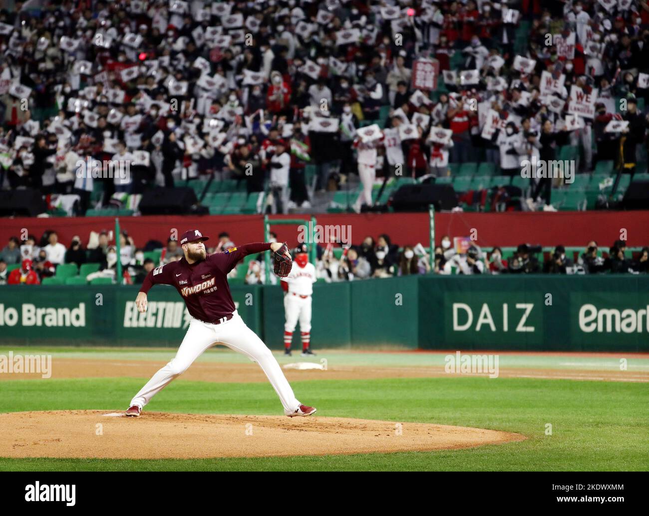 09th Nov, 2022. Baseball: 2022 Korean Series Kiwoom Heroes starter ...