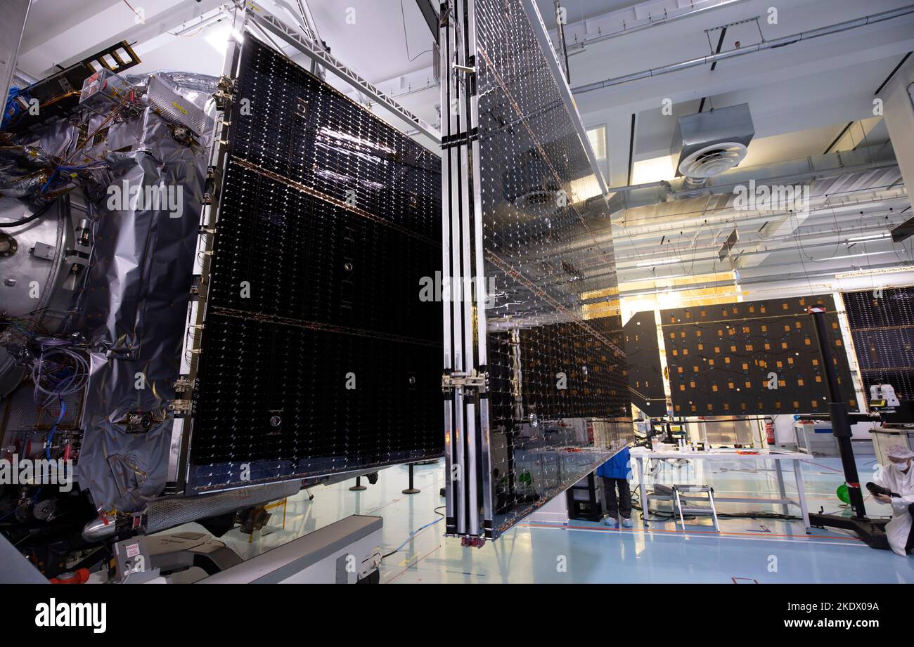 ESA JUICE solar array deployment test Stock Photo - Alamy ESA JUICE solar array deployment test Stock Photo - Alamy