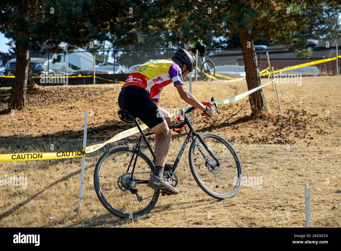 WA22605-00...WASHINGTON - Tom Kirkendall riding up a short but steep ...