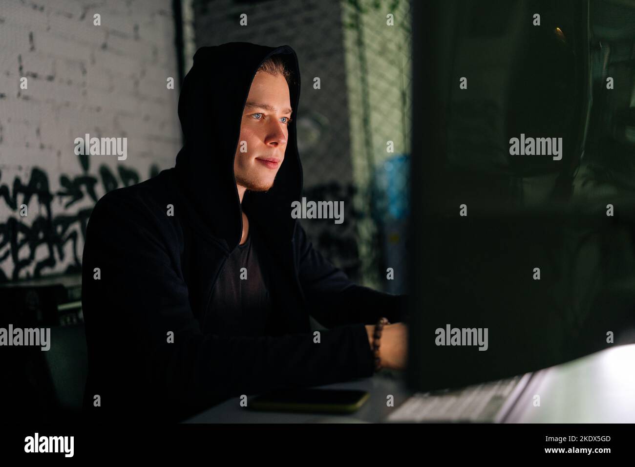 Hackers and room hi-res stock photography and images - Alamy
