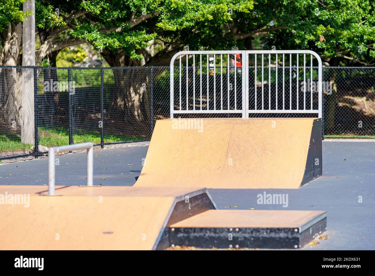 Skate park ramps hi-res stock photography and images - Alamy