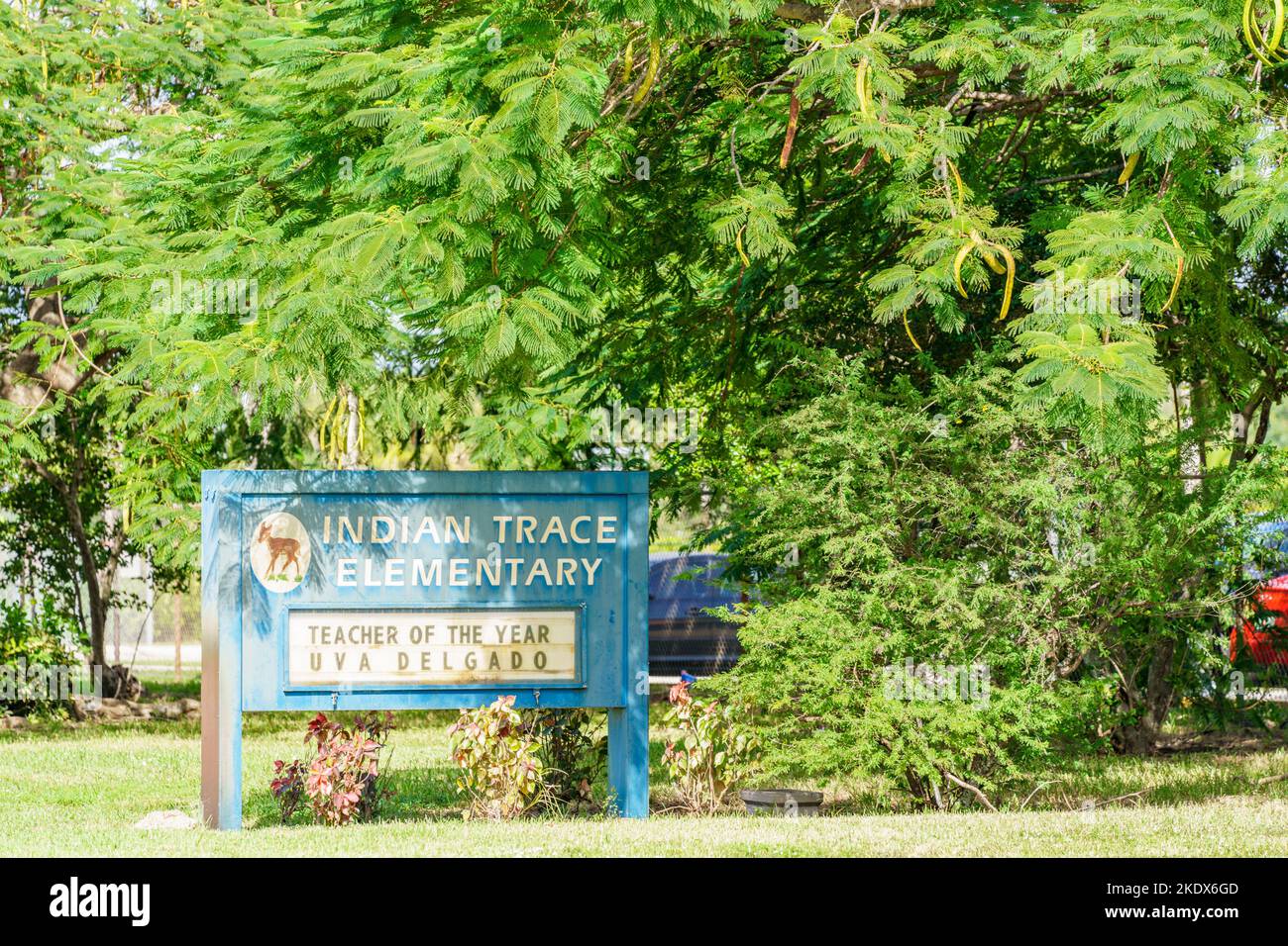 Indian trace elementary school hi-res stock photography and images - Alamy