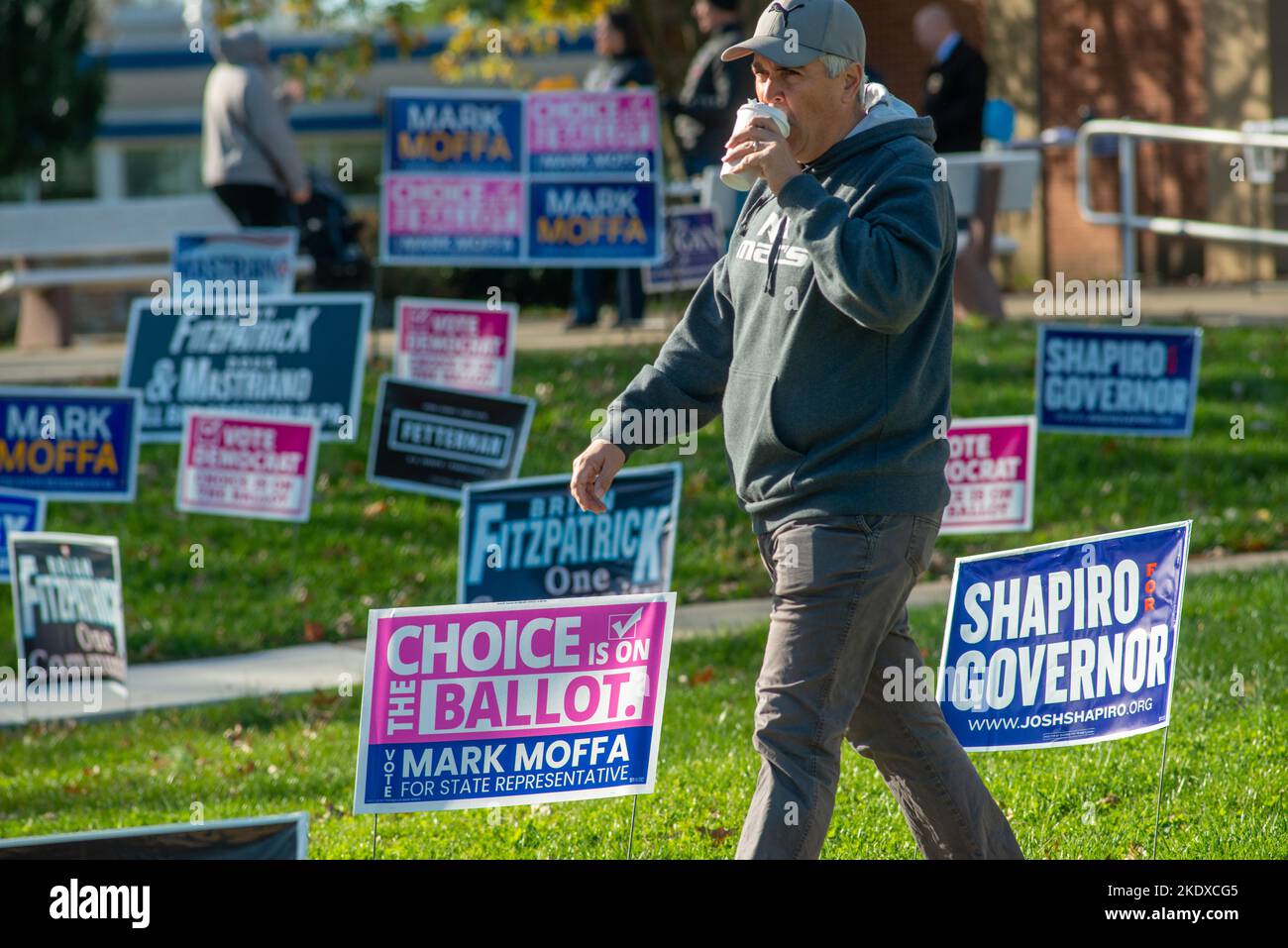 Election campaign signs for judge hi-res stock photography and images ...