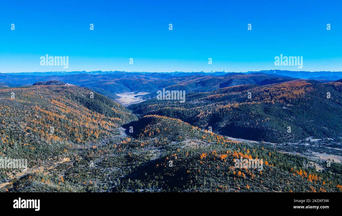 Aerial photos show the beautiful autumn scenery of Shangri-La in Diqing ...