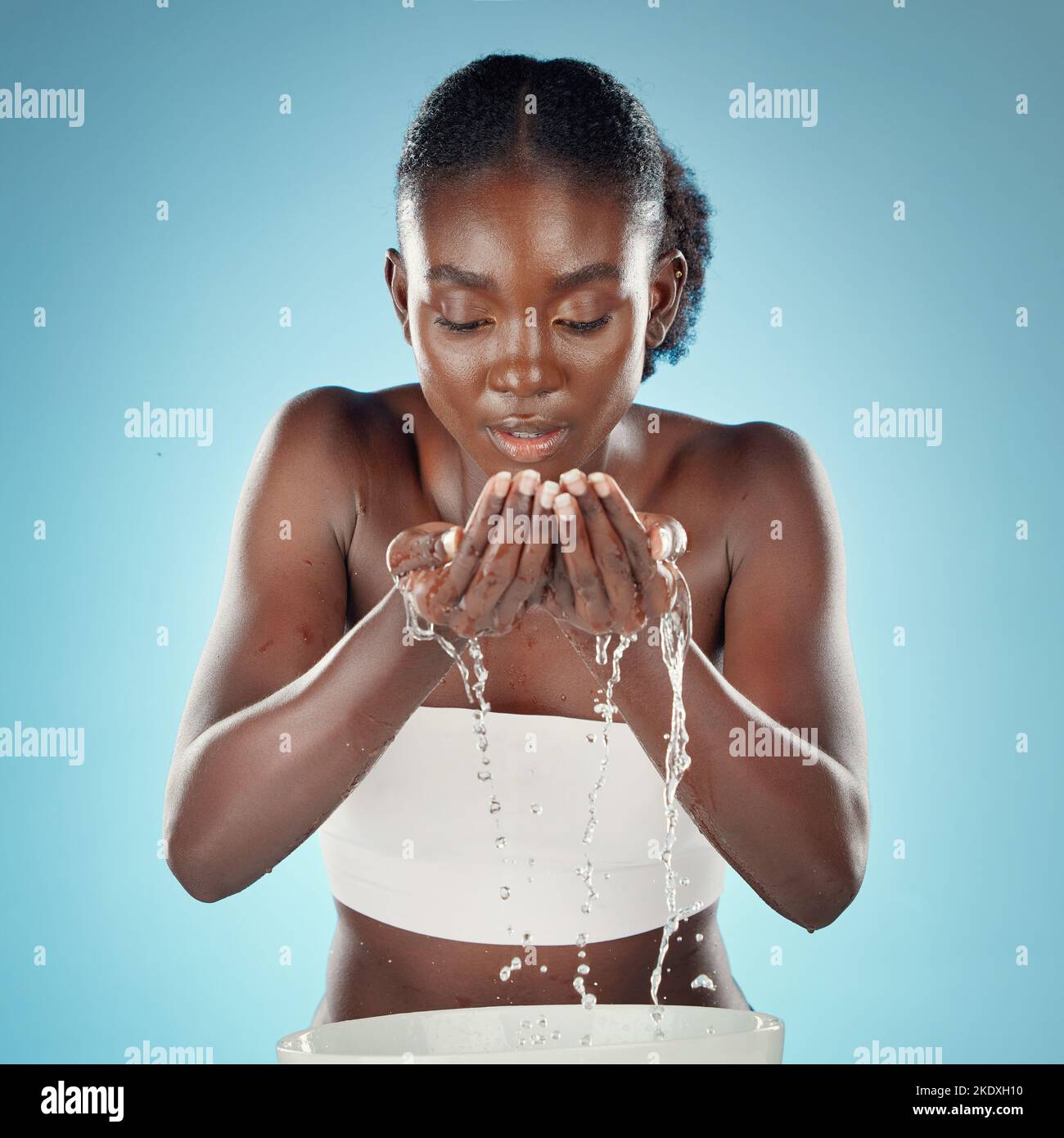 Self washing hi-res stock photography and images - Alamy