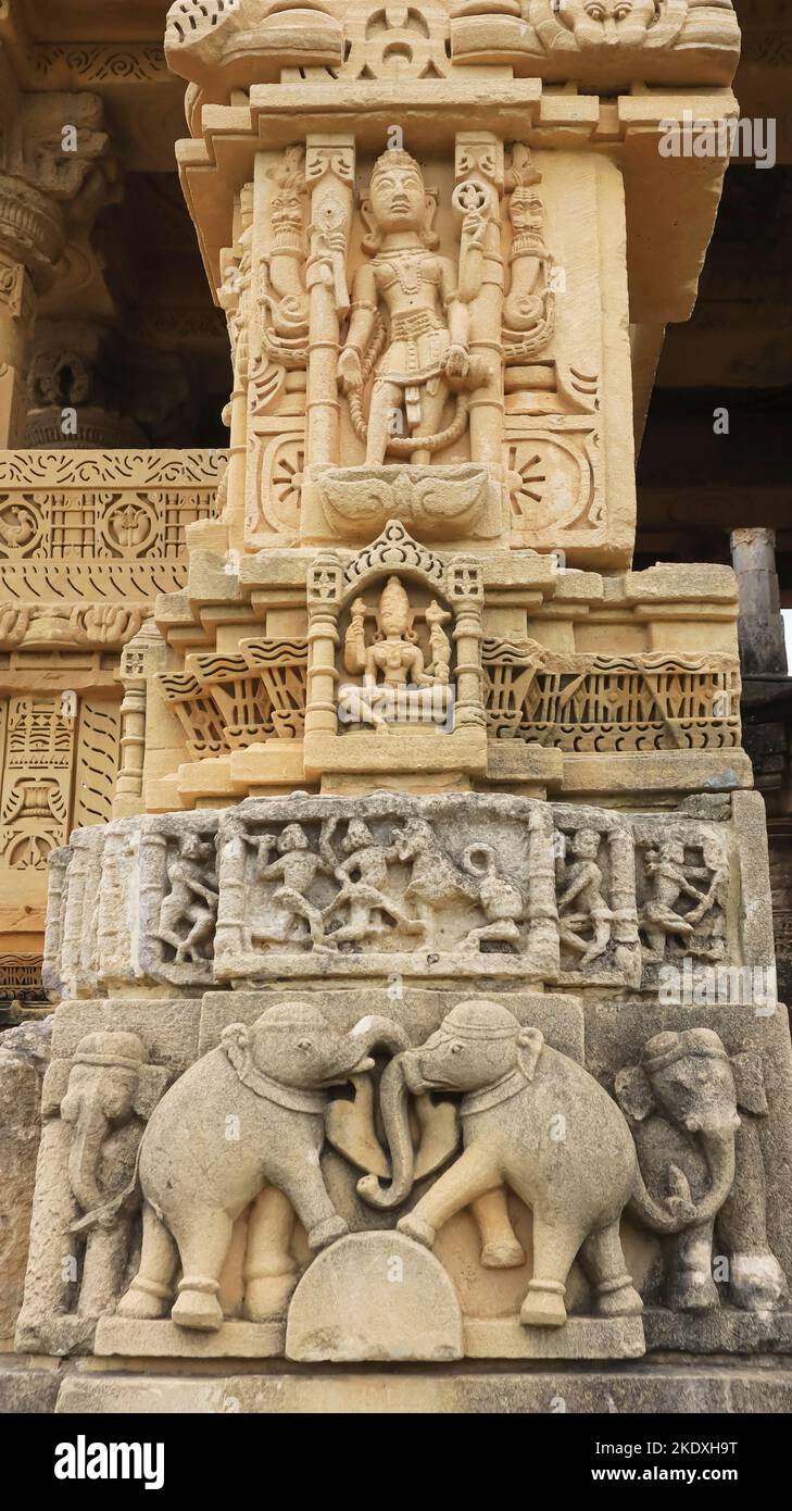 Carvings on Navlakha Temple, Ghumli, Dwarka, Gujarat, India. Oldest Sun ...