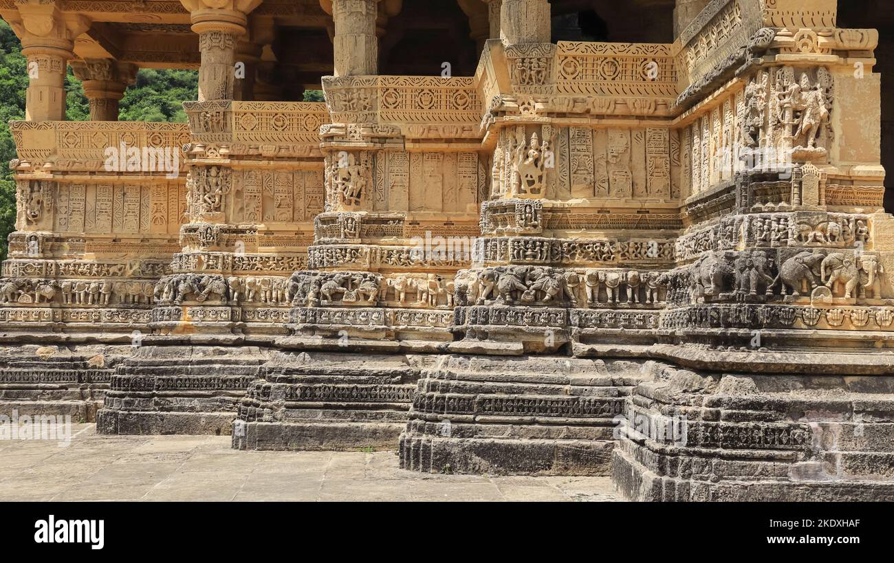 Carvings on Naulakha Temple, Ghumli, Dwarka, Gujarat, India. Oldest Sun ...