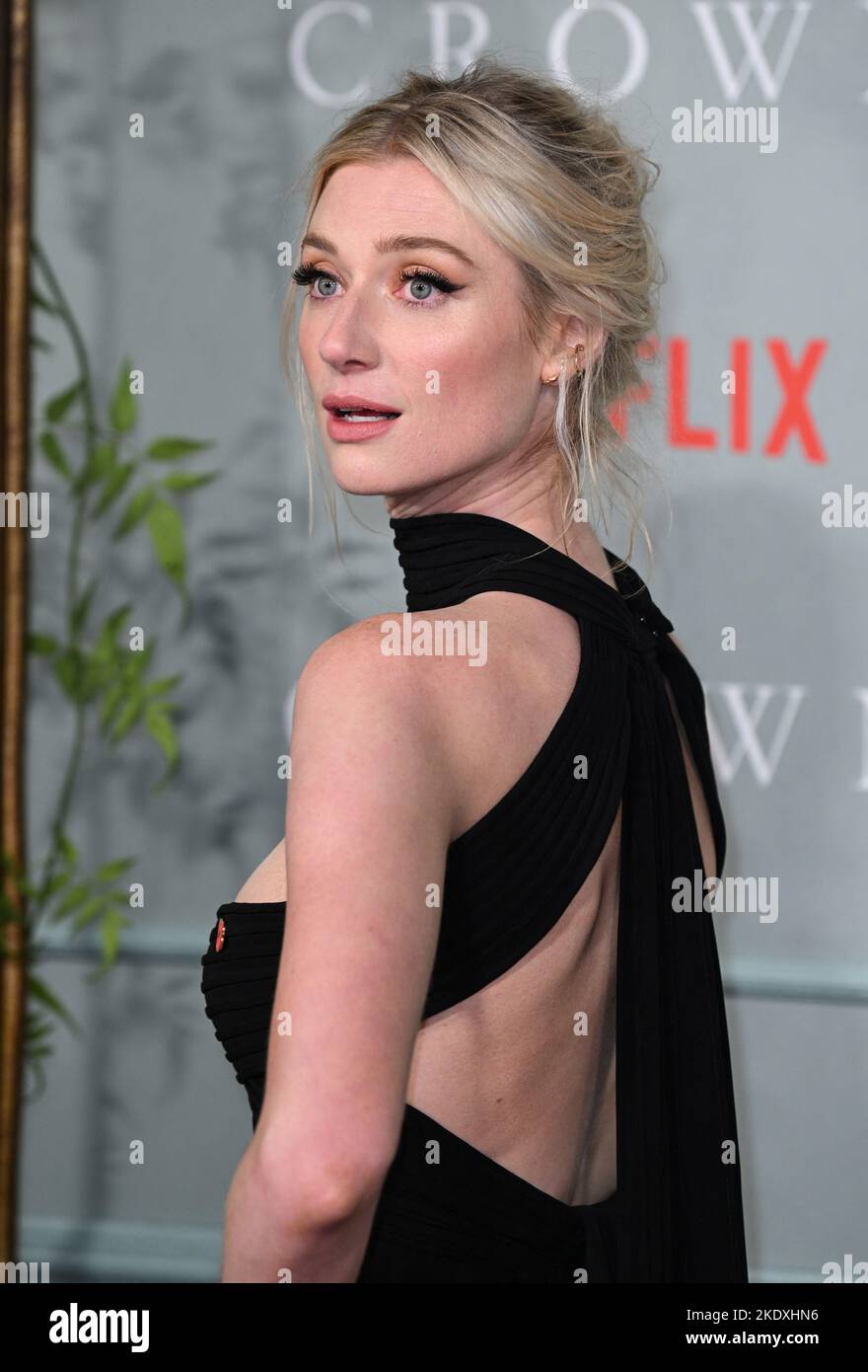 Elizabeth Debicki at The Crown, Season Five World Premiere, on November ...