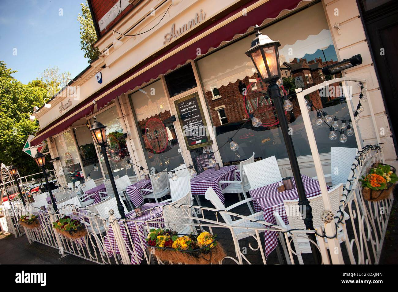 Avanti restaurant hi-res stock photography and images - Alamy