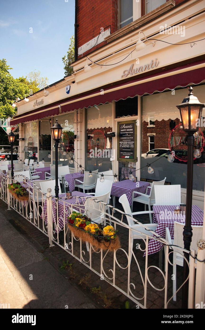 Avanti restaurant hi-res stock photography and images - Alamy