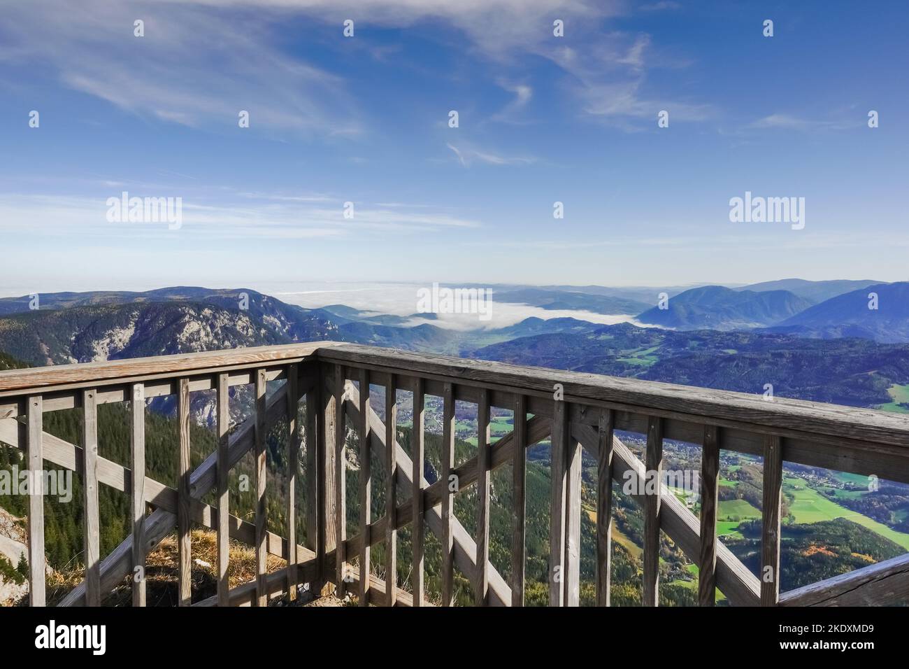 Wooden viewing platform hi-res stock photography and images - Alamy