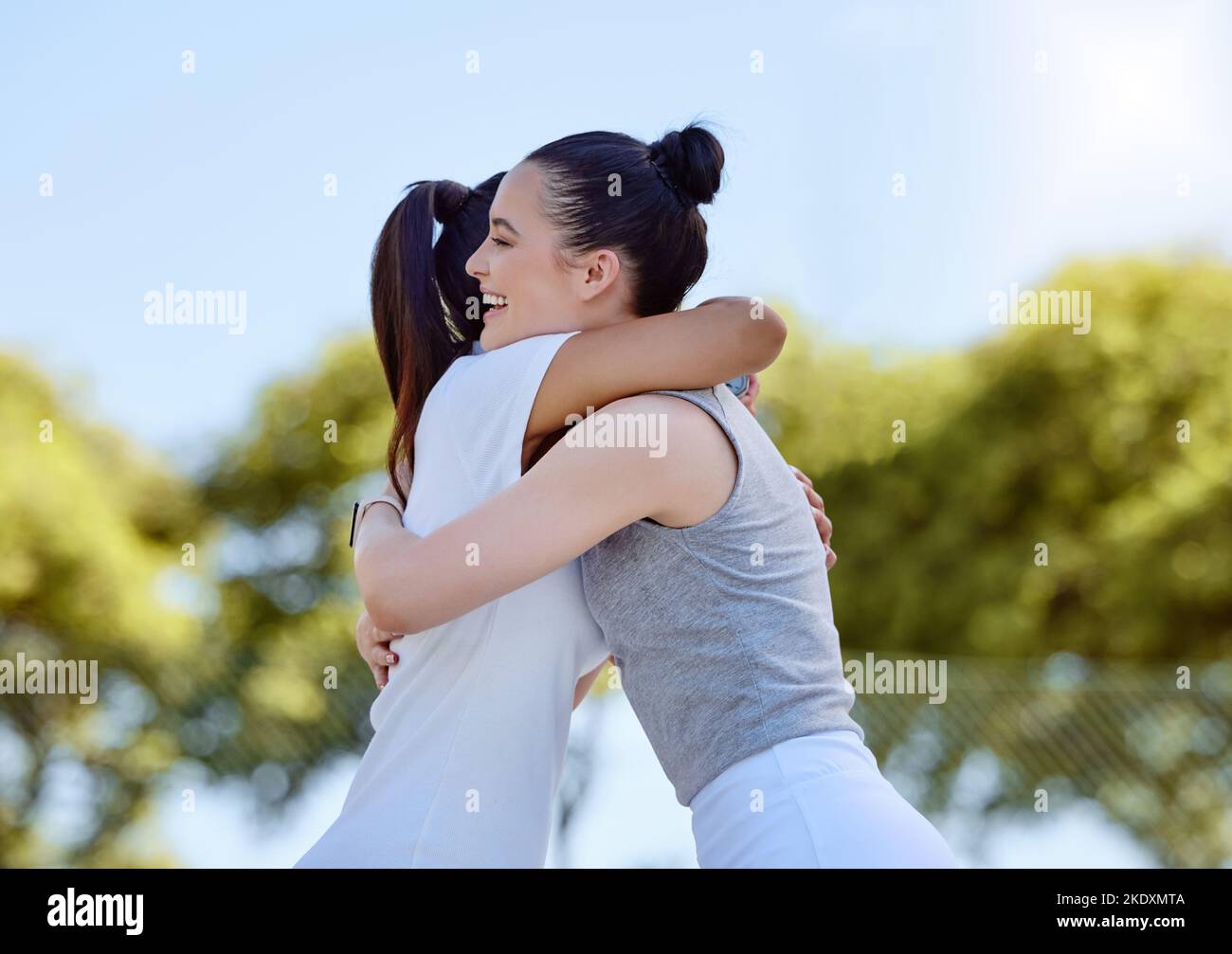 Women hugging friends female hi-res stock photography and images - Alamy