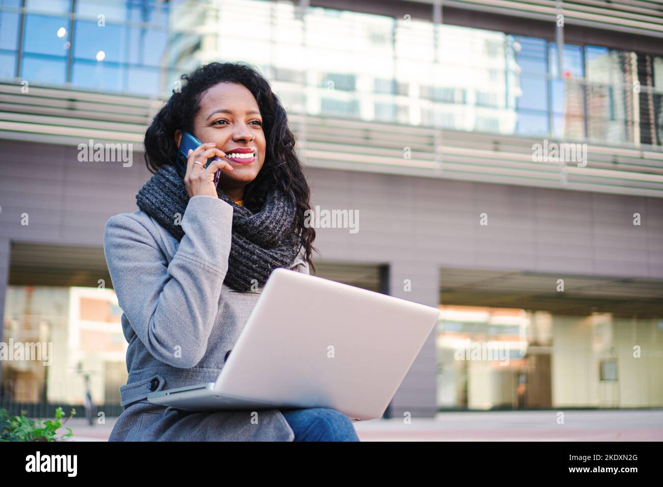 Woman holding smartphone talking hi-res stock photography and images ...