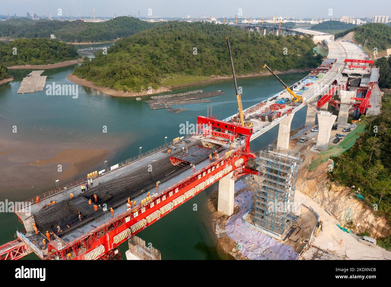Aerial photos show the Longmen Bridge in construction in Qin zhou City ...