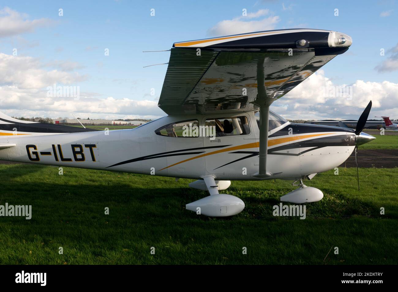 Cessna 182T Skylane at Wellesbourne Airfield, Warwickshire, UK (G-ILBT ...