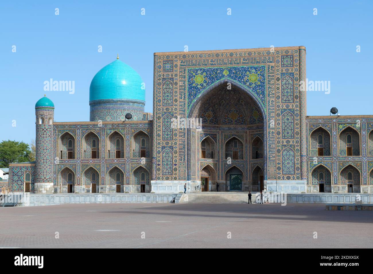 SAMARKAND, UZBEKISTAN - SEPTEMBER 12, 2022: Facade of the ancient ...