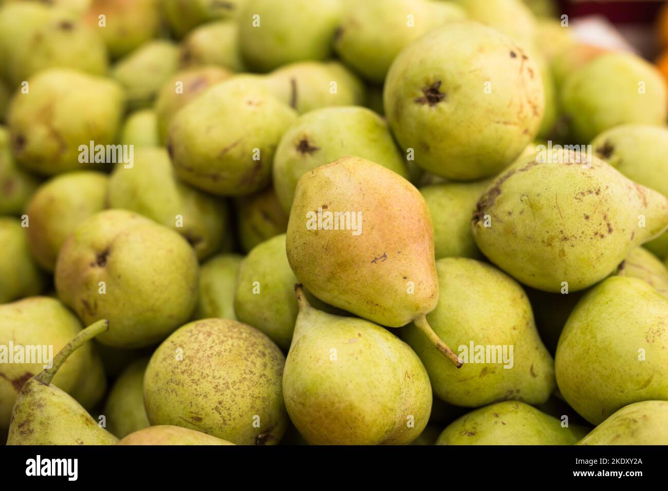 Market green pears hi-res stock photography and images - Alamy