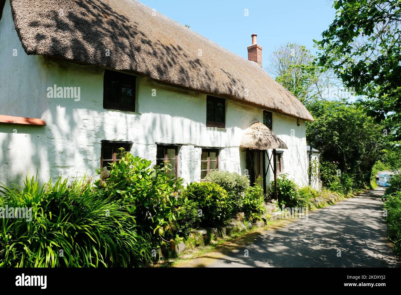 Thatched Cornish Cottage - John Gollop Stock Photo - Alamy