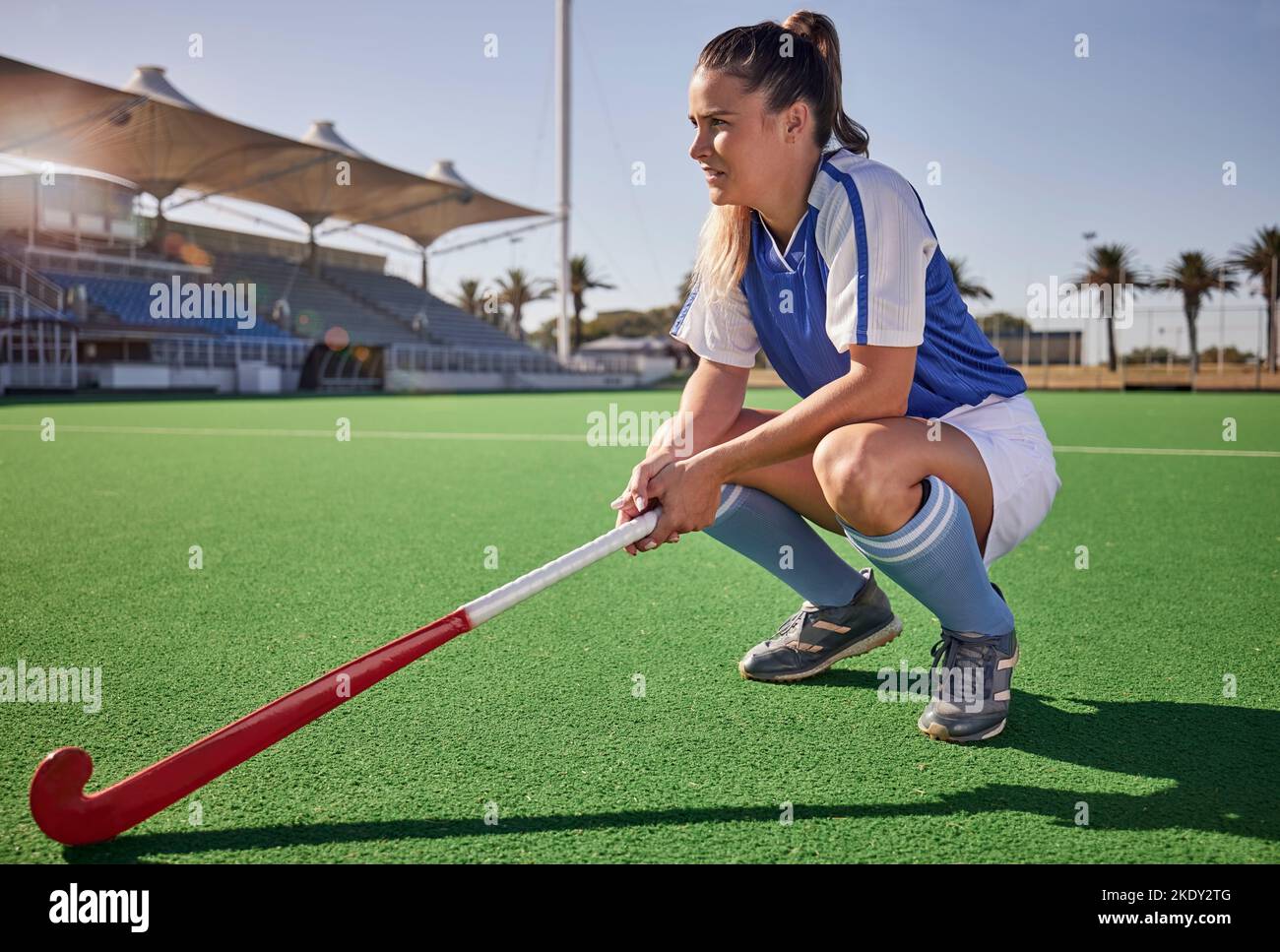 Girl playing field hockey hi-res stock photography and images - Alamy