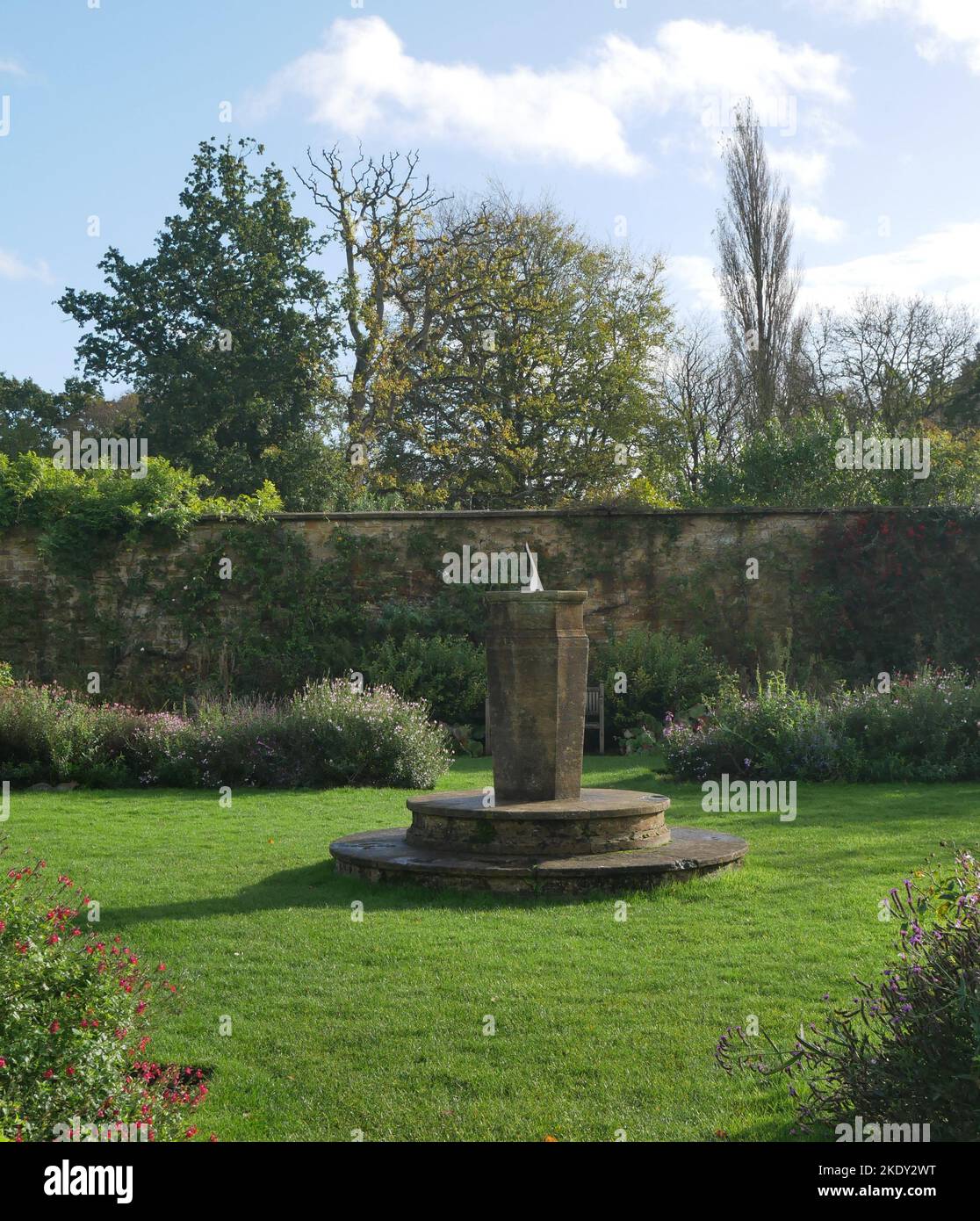 Barrington court gardens hi-res stock photography and images - Alamy