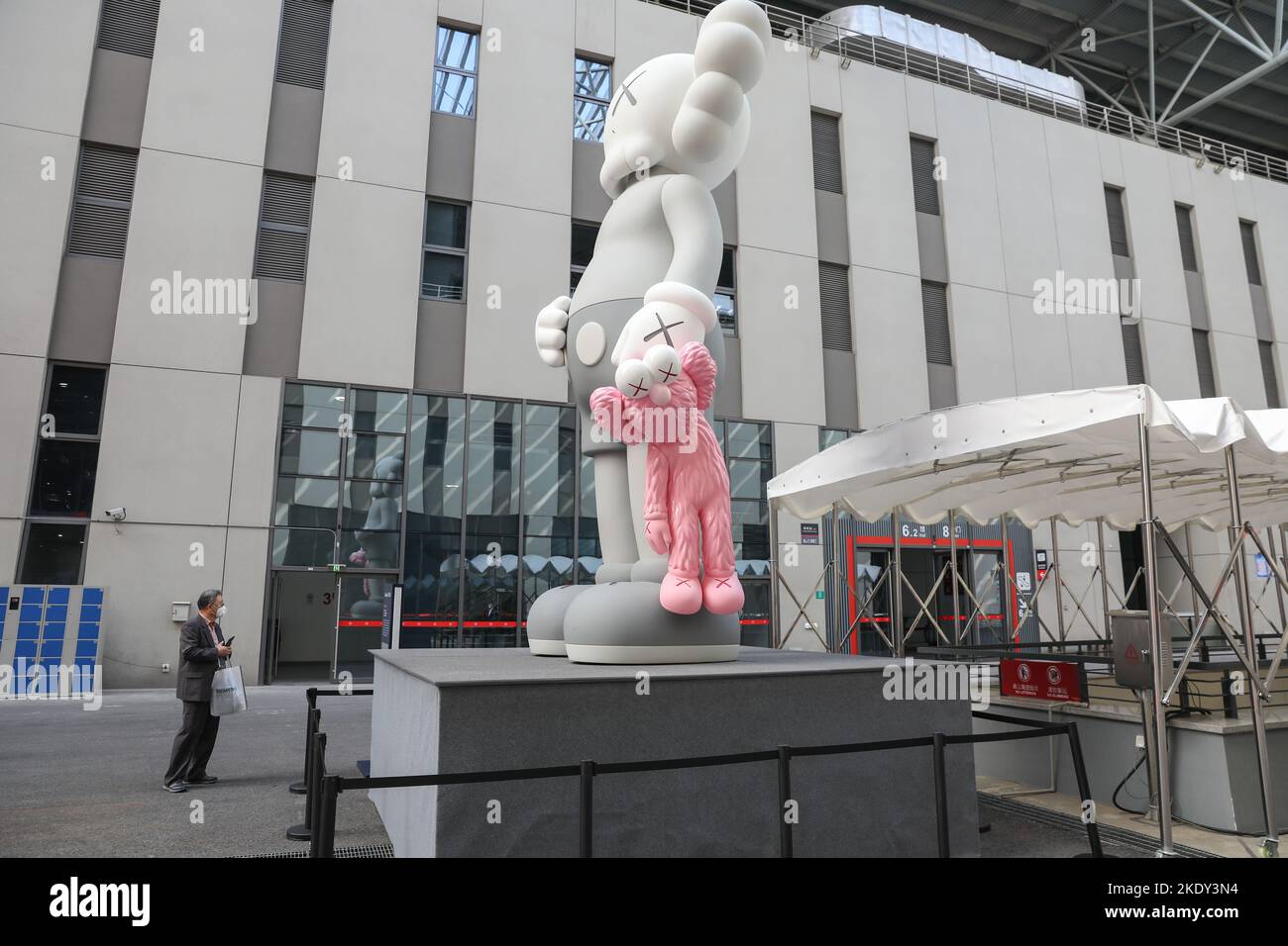 The sculpture "SHARE" by famous artist KAWS which used to be exhibited ...