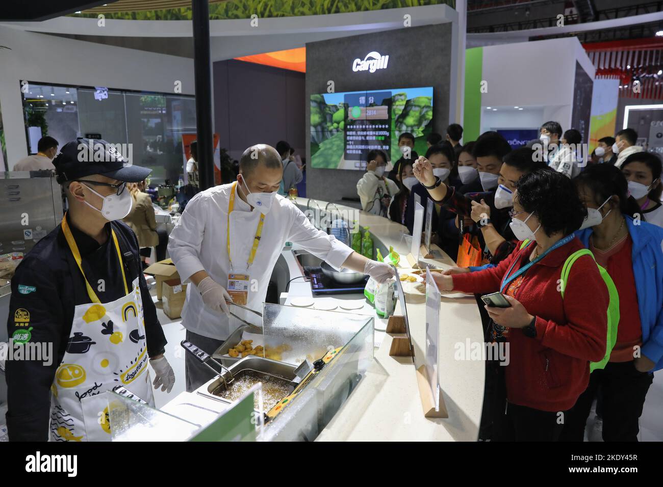 Food enterprises bring various foods at the 2022 China International ...