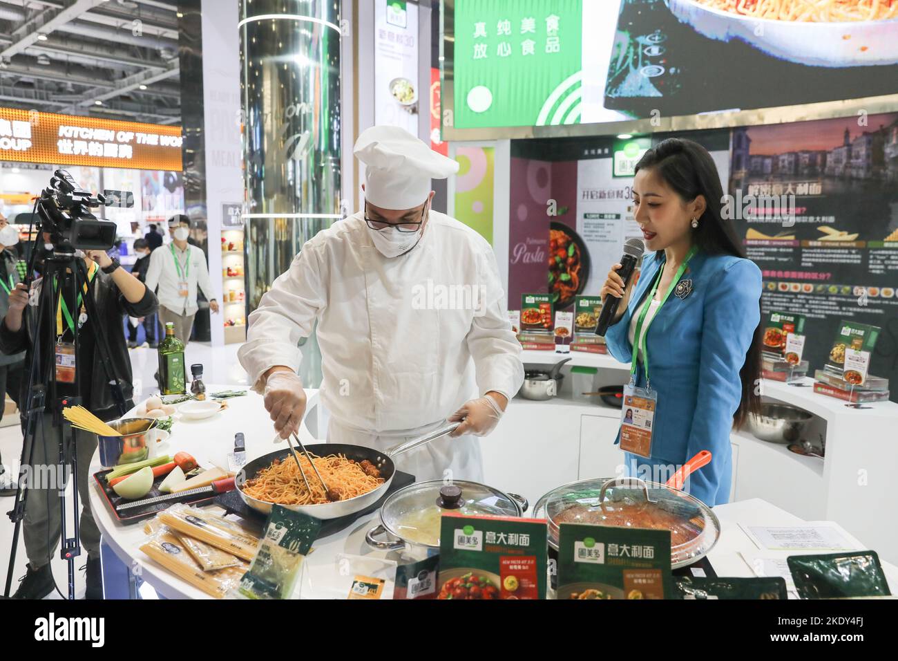 Food enterprises bring various foods at the 2022 China International ...
