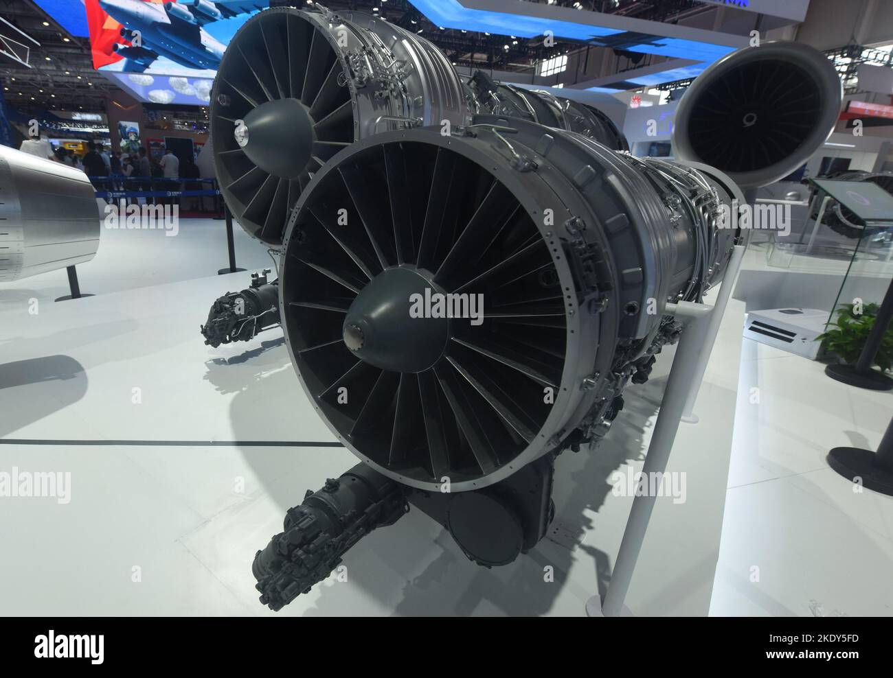 "Taihang" two-dimensinal thrust vector control engine make its debut at ...