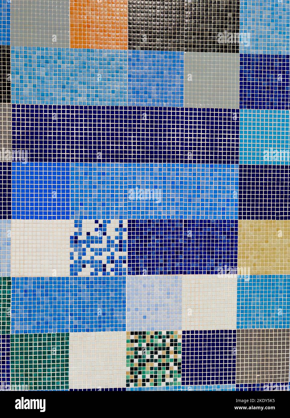 Tile pixel art hi-res stock photography and images - Alamy