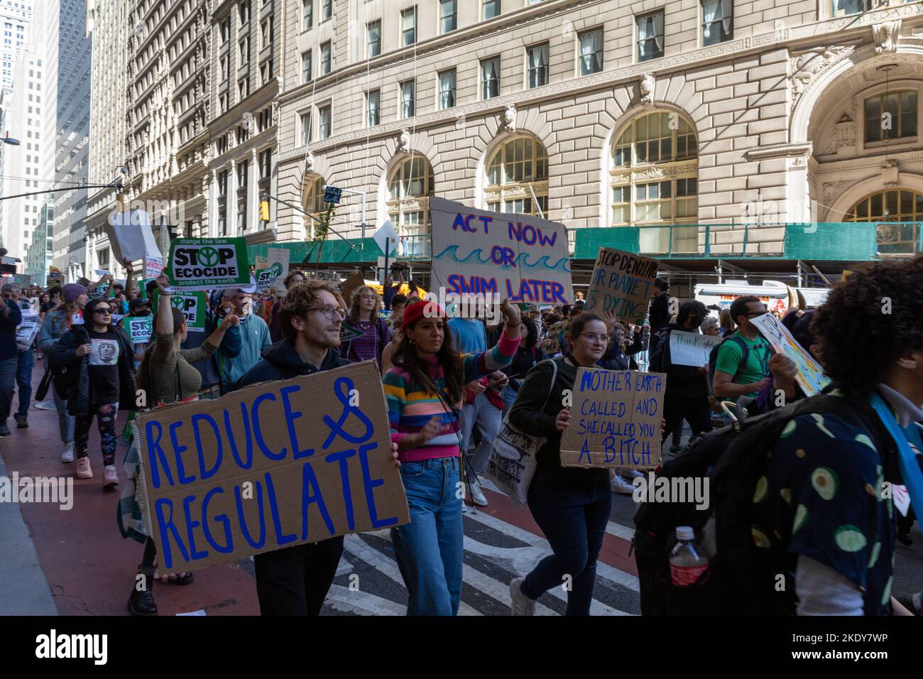 A crowd of students march to declare a Climate Emergency at Youth ...
