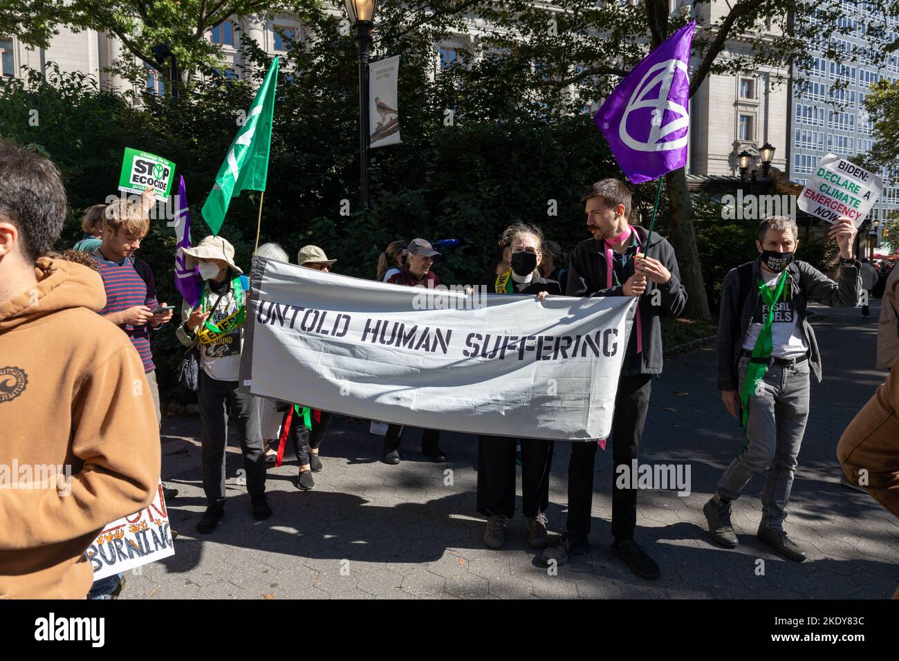 A crowd of students march to declare a Climate Emergency at Youth ...