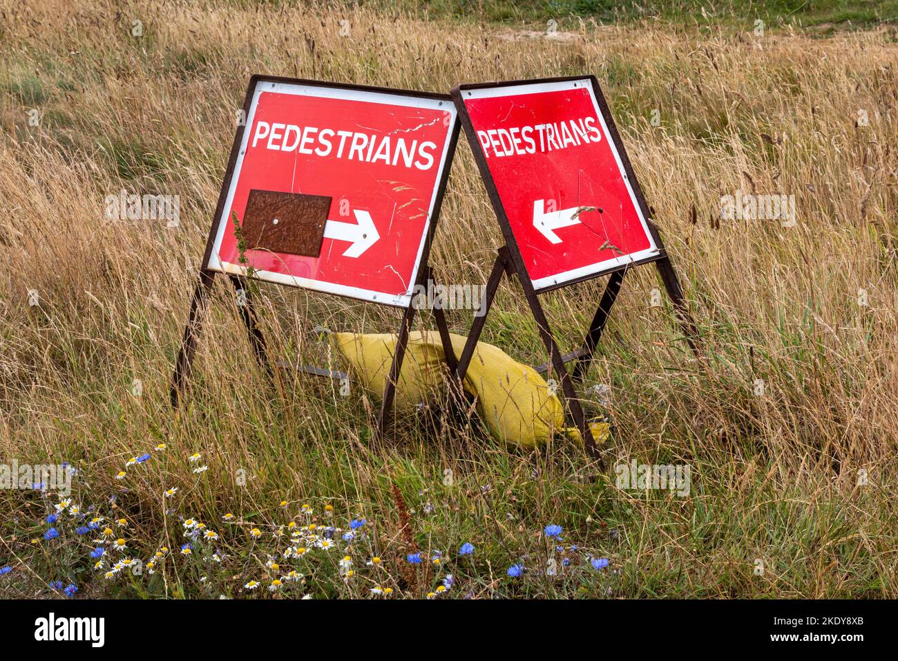 Confusion as two signs point pedestrians in opposite directions ...